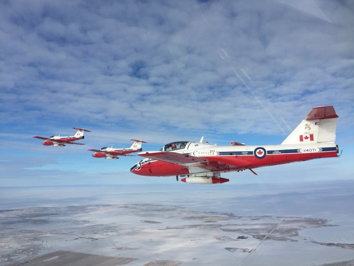 Sask. Snowbirds captain proposes while in flight | Globalnews.ca
