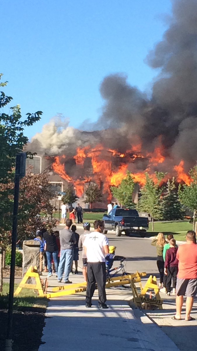 Structure fires destroy two houses in Airdrie - Calgary | Globalnews.ca