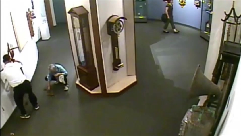 Man damages one-of-a-kind clock at museum after ignoring ‘Do Not Touch ...
