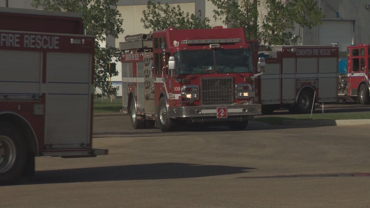 Edmonton firefighters return home from Fort McMurray | Globalnews.ca