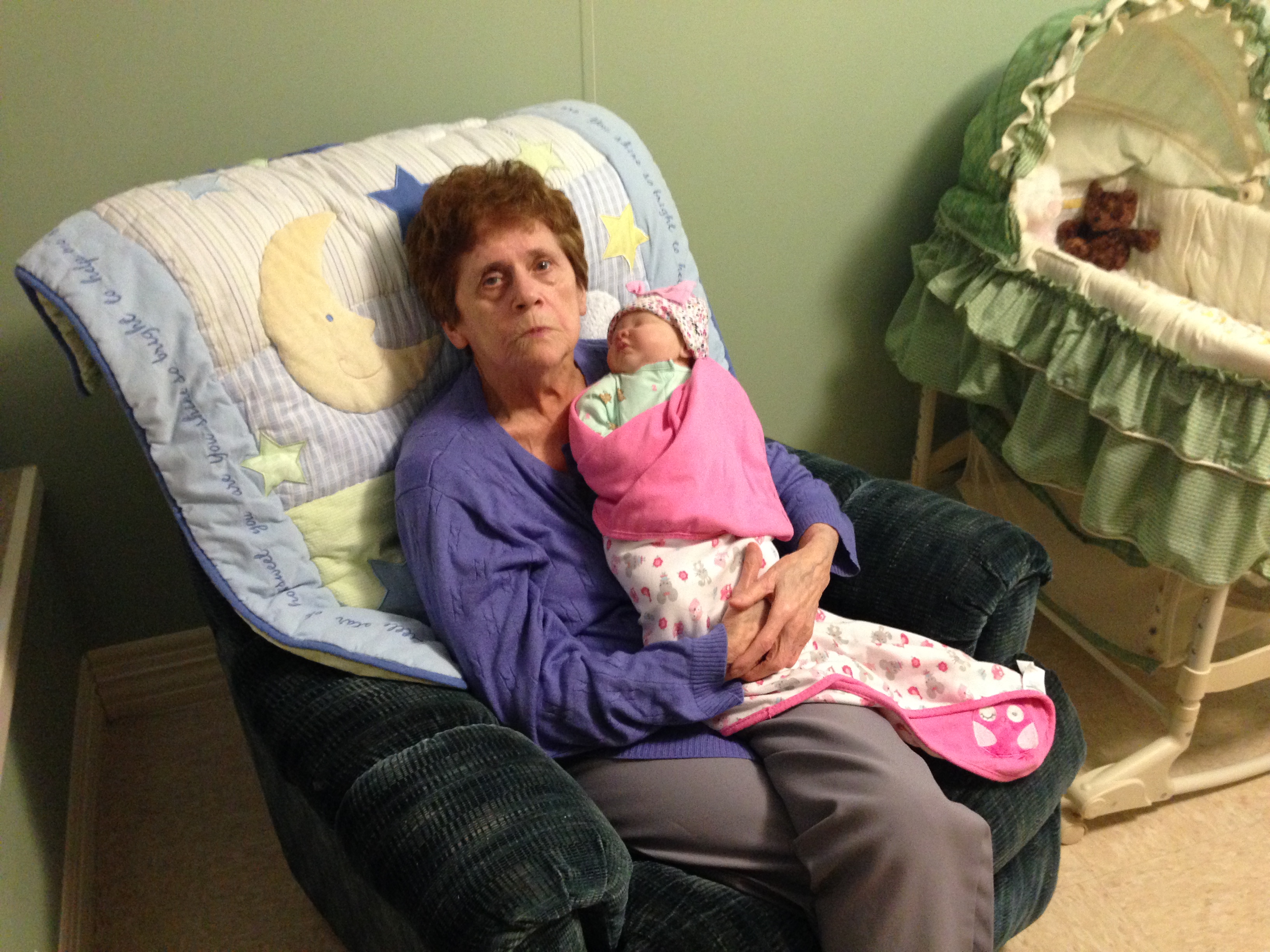 Cuddle therapy helping bring joy to Alzheimer’s patients | Globalnews.ca