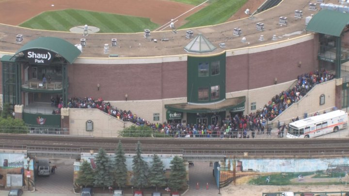 Fans line up to honour ‘Dancing Gabe’ at Winnipeg Goldeyes game ...
