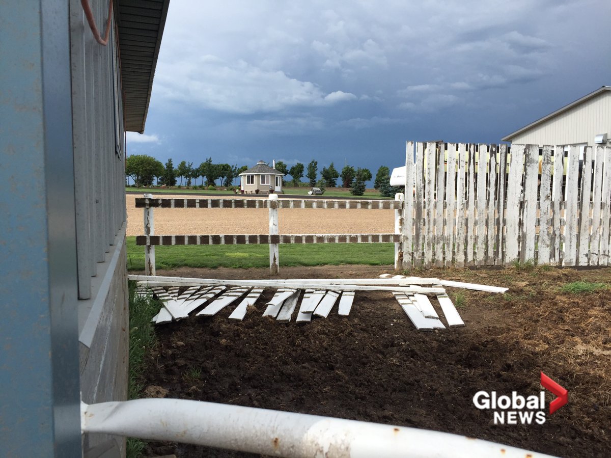 Alberta sees 5 tornadoes in 4 days: Environment Canada | Globalnews.ca