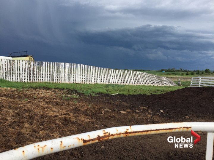 Alberta sees 5 tornadoes in 4 days: Environment Canada | Globalnews.ca