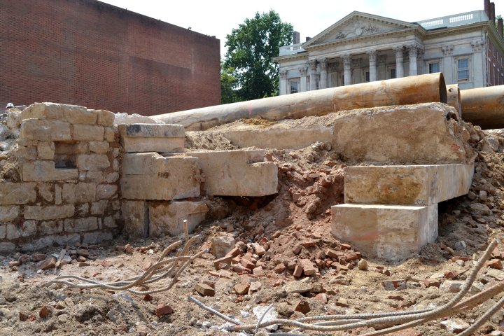 300-year-old Philadelphia toilets yield thousands of artifacts ...