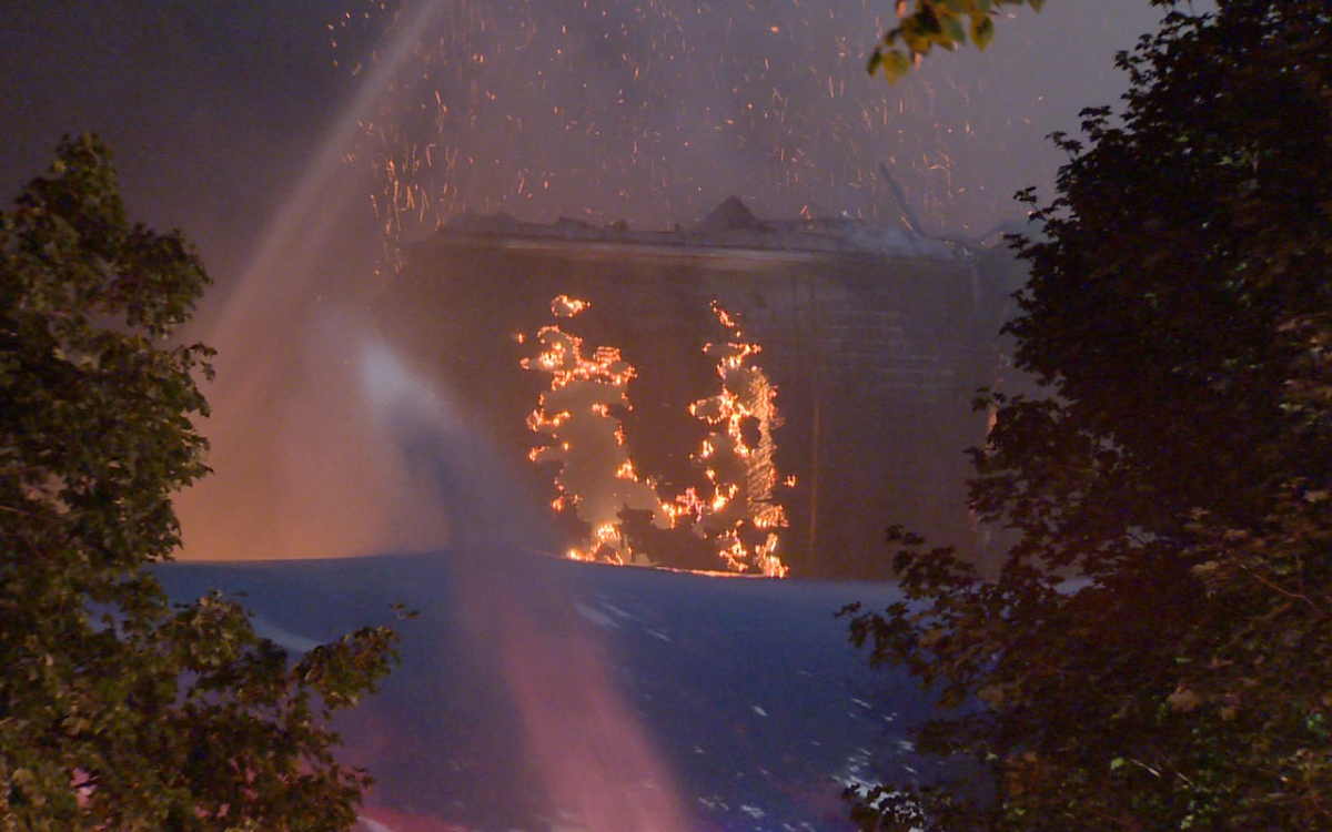 Historic feed mill in Alliston, Ont. gutted by fire - Toronto ...
