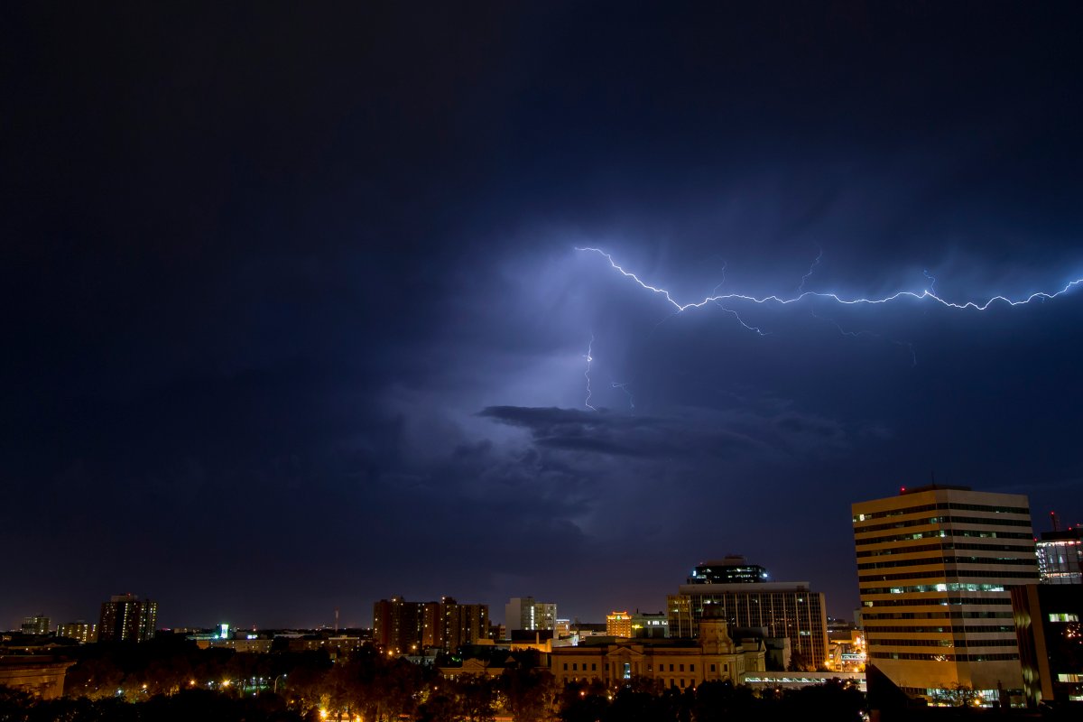 Timelapse video and pictures capture lightning show in Winnipeg ...