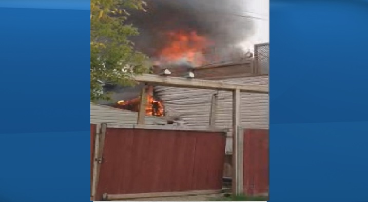 Video captures fire tearing through Elmwood home - Winnipeg | Globalnews.ca