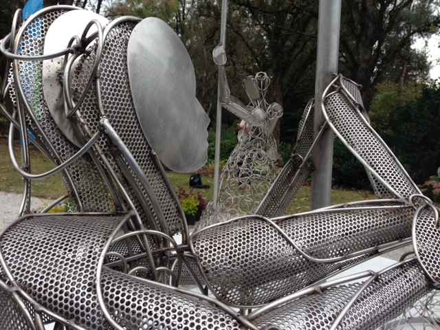 Much anticipated love lock sculpture unveiled in Queen Elizabeth Park ...