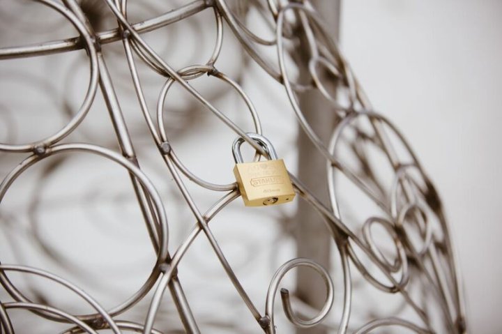 Much anticipated love lock sculpture unveiled in Queen Elizabeth Park ...