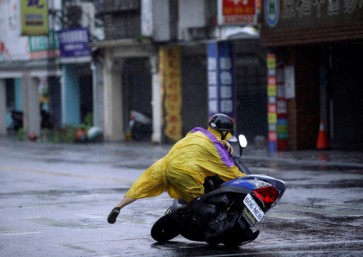 Typhoon Megi moves into eastern China after leaving 4 dead, 268 injured ...