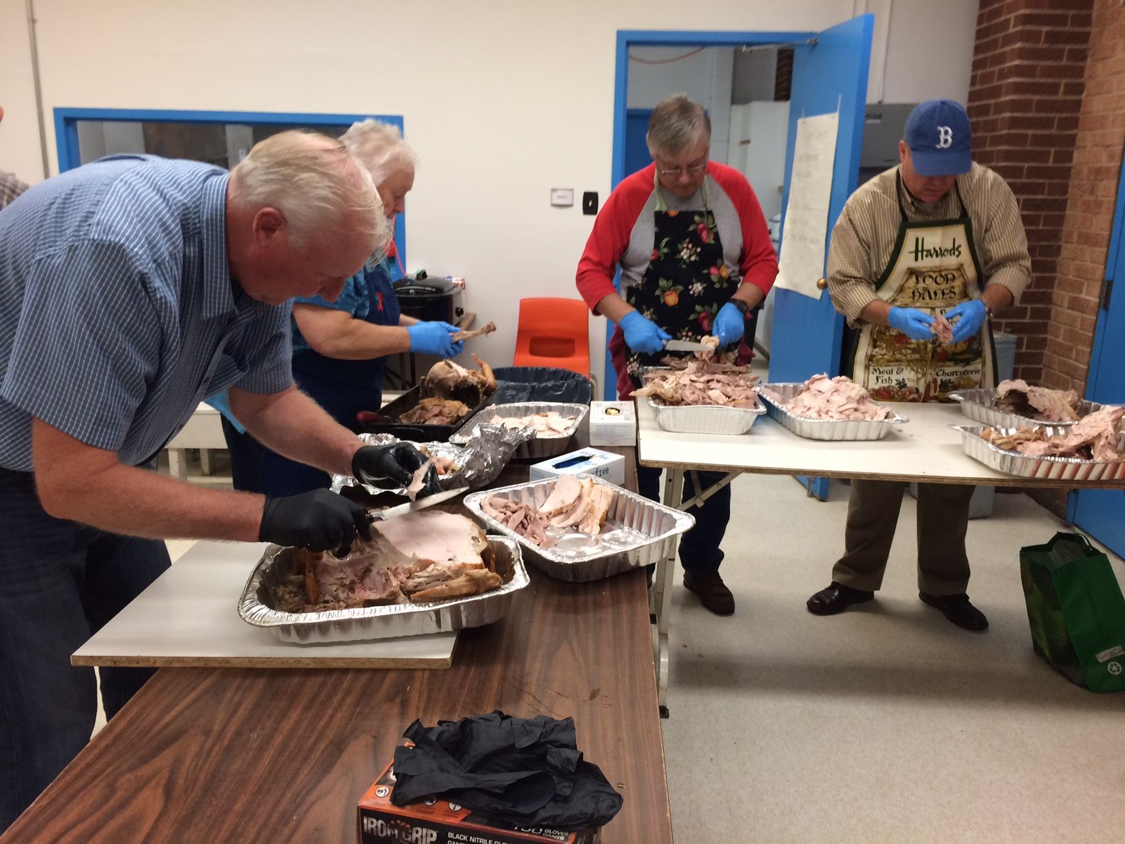 Small Alberta hamlet celebrates 100th annual turkey dinner | Globalnews.ca