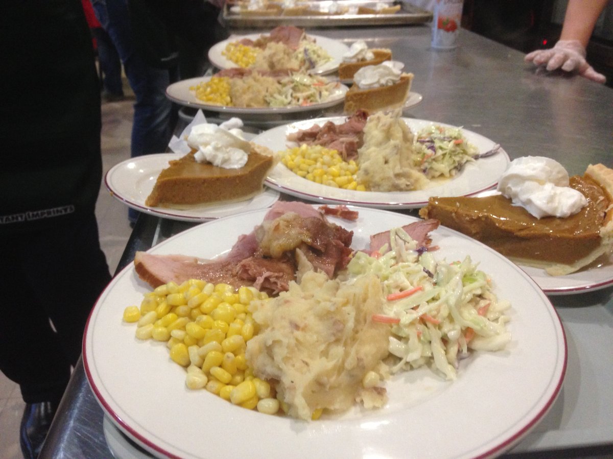 Agape Table dishes out Thanksgiving meal to Winnipeggers in need ...