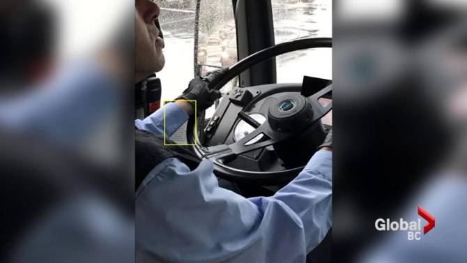 Photo of Victoria bus driver with e-reader prompts BC Transit ...