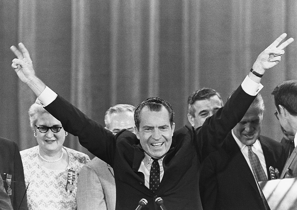 Hillary Clinton email scandal not bigger than Watergate: Carl Bernstein ...