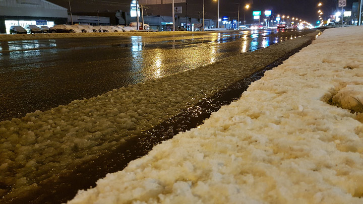 Snowfall creates slippery mess, power outages in Saskatoon and area ...