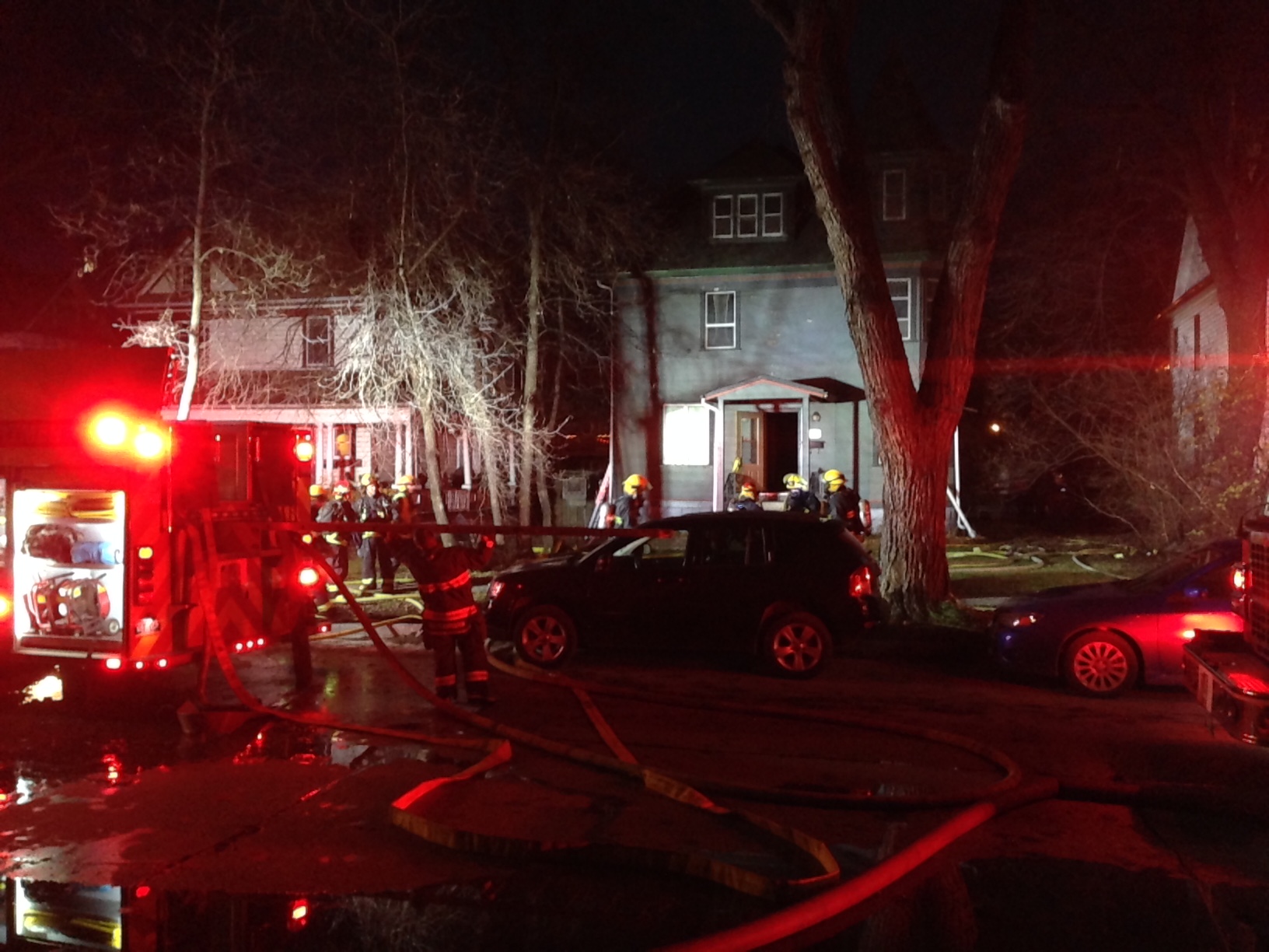 Crews battle house fire in Osborne Village area - Winnipeg | Globalnews.ca