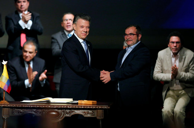 Colombia, FARC rebels sign revised peace agreement | Globalnews.ca