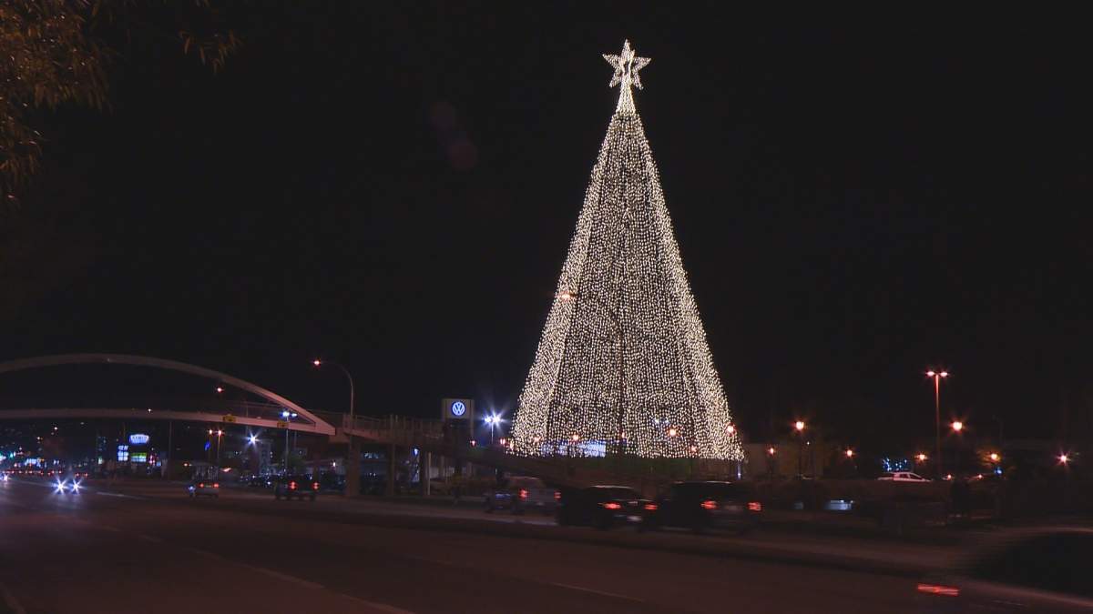 Kelowna’s Tree of Hope lights up for 19th year - Okanagan | Globalnews.ca