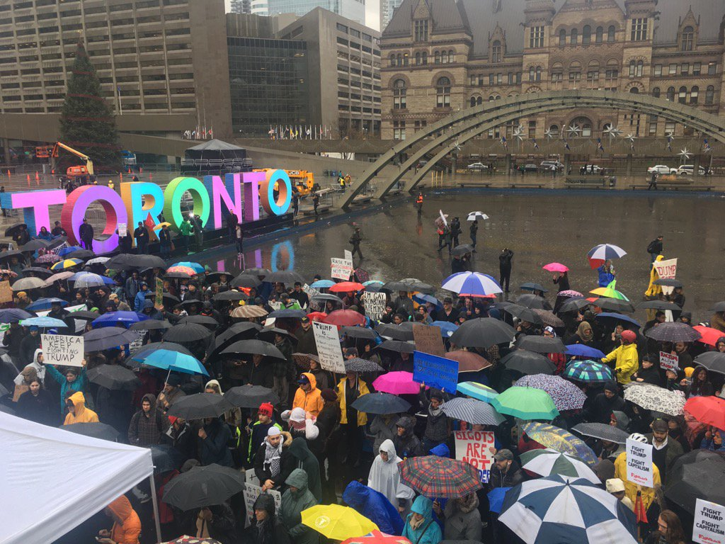 Donald Trump supporters clash with protesters at anti-Trump rally in ...