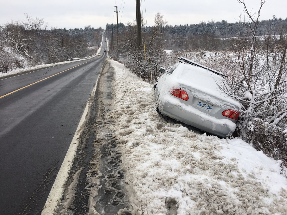 City crews clean up after GTA’s first snowstorm - Toronto | Globalnews.ca
