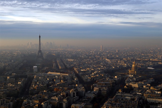 Paris bans cars as worst winter pollution in a decade chokes city ...