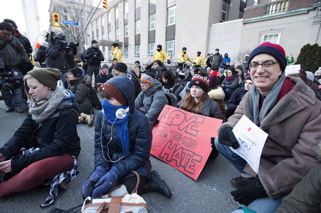 Canadian protesters decry Donald Trump’s U.S. travel ban; urge Justin ...