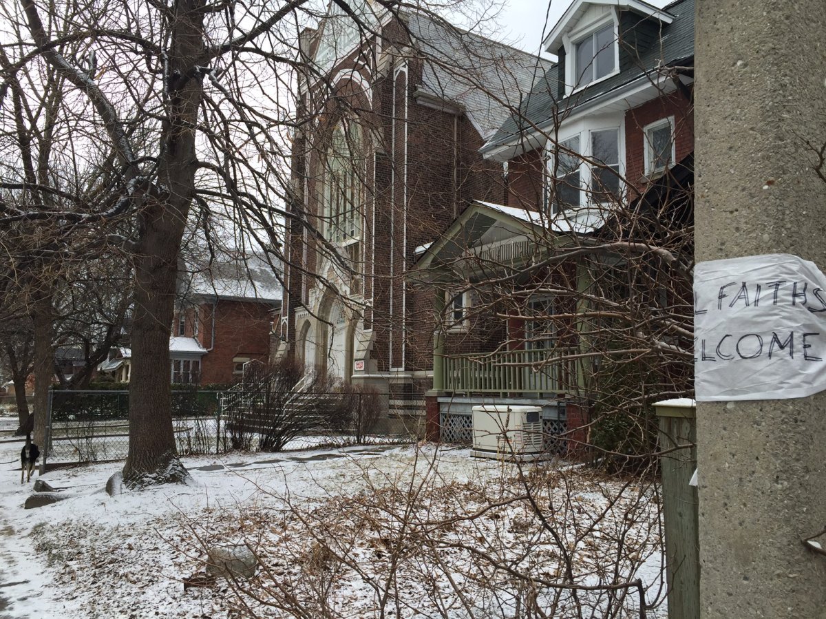 ‘All faiths welcome’: West-end Toronto community ties white ribbons in ...