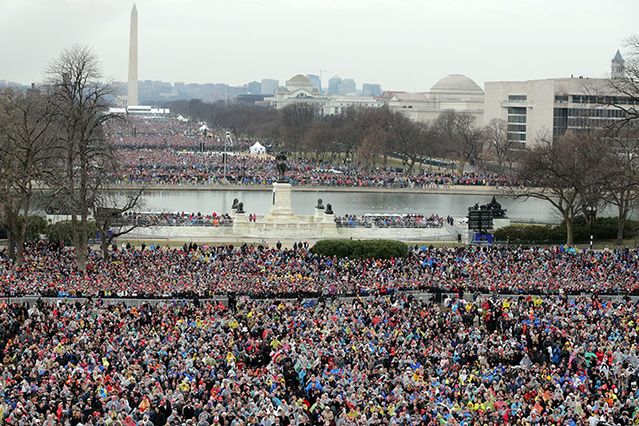 Donald Trump accuses media of lying about size of inauguration crowd ...