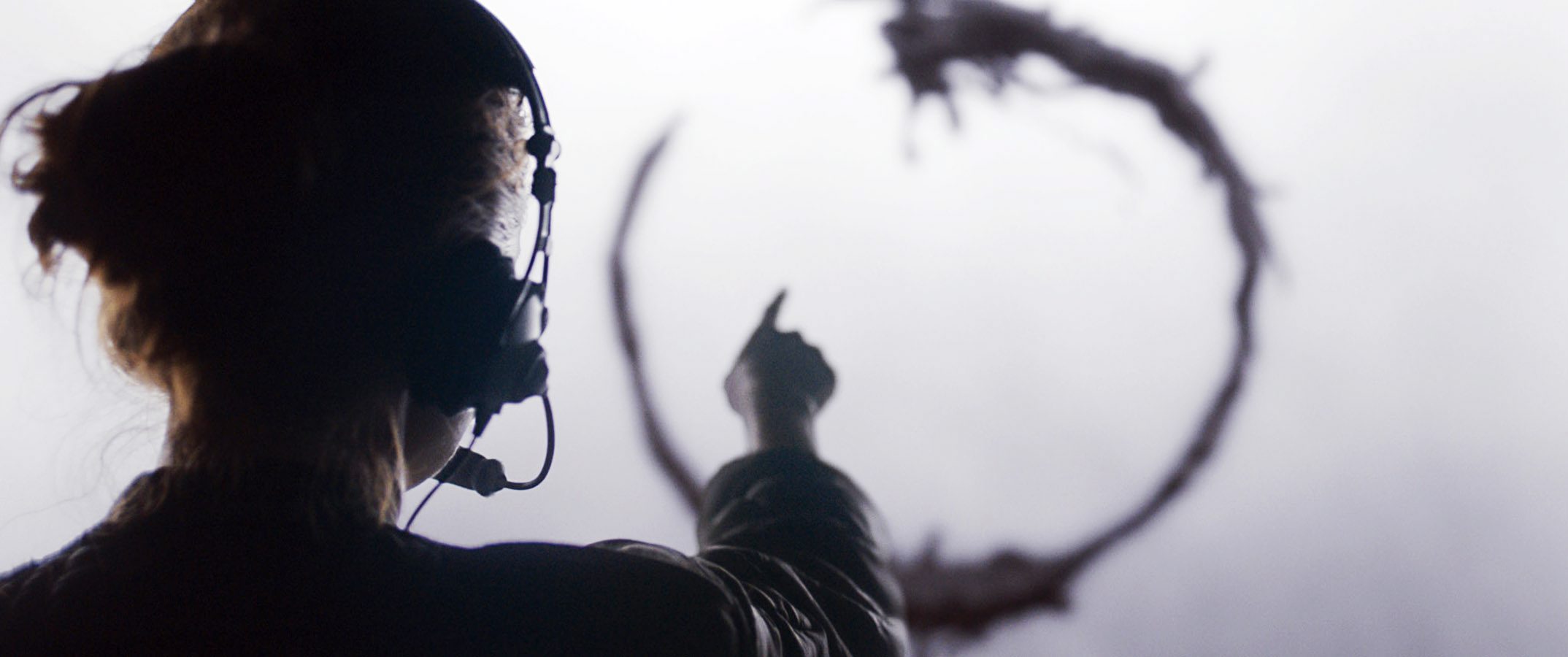 ‘Arrival’ film production designer on creating circular, smoky alien ...