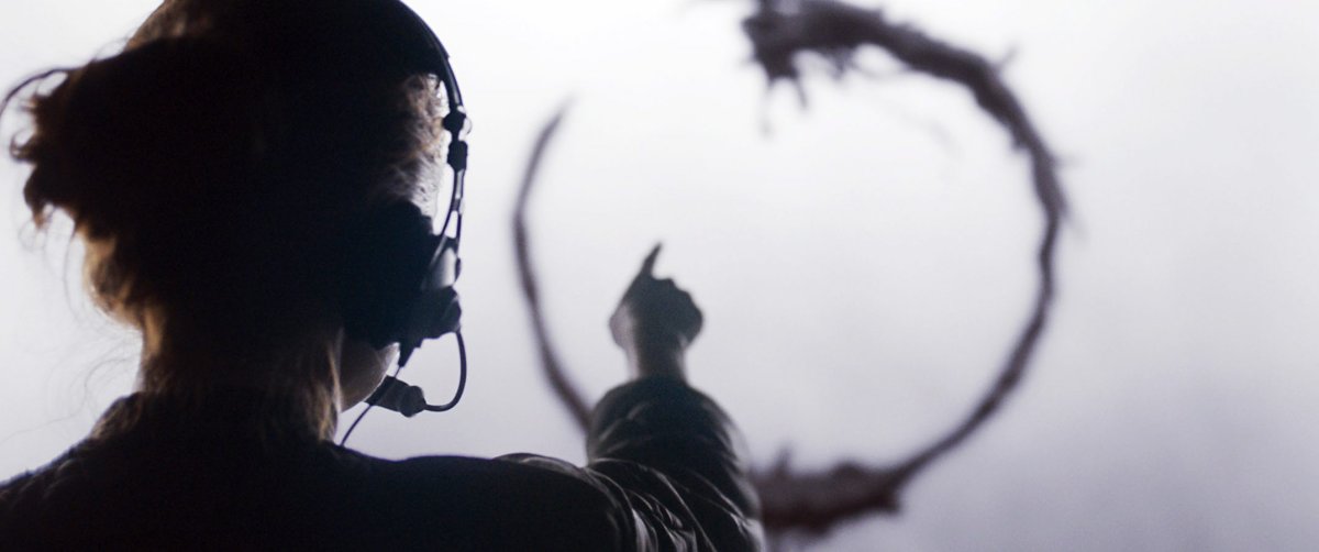 ‘Arrival’ film production designer on creating circular, smoky alien ...