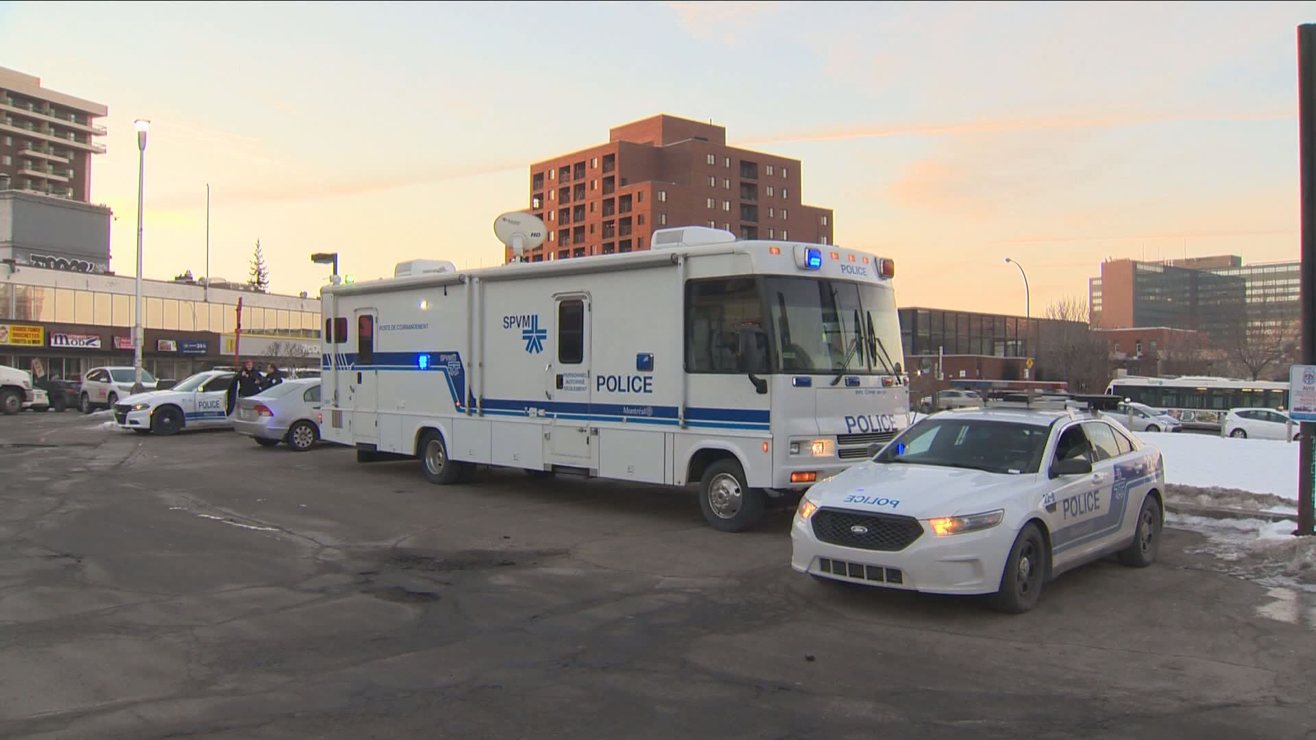Montreal police set up command post in Place Frontenac parking lot ...
