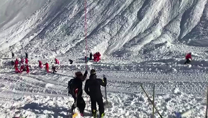 4 skiers killed in French Alps avalanche - National | Globalnews.ca