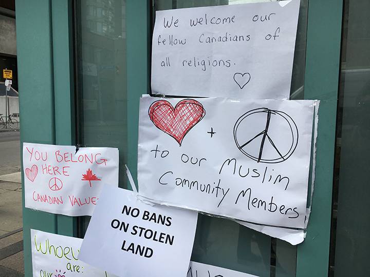 ‘Anti-Islamic’ protesters demonstrate outside Toronto mosque calling ...