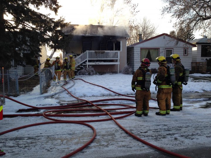 Regina crews battle house fire on Argyle Street - Regina | Globalnews.ca