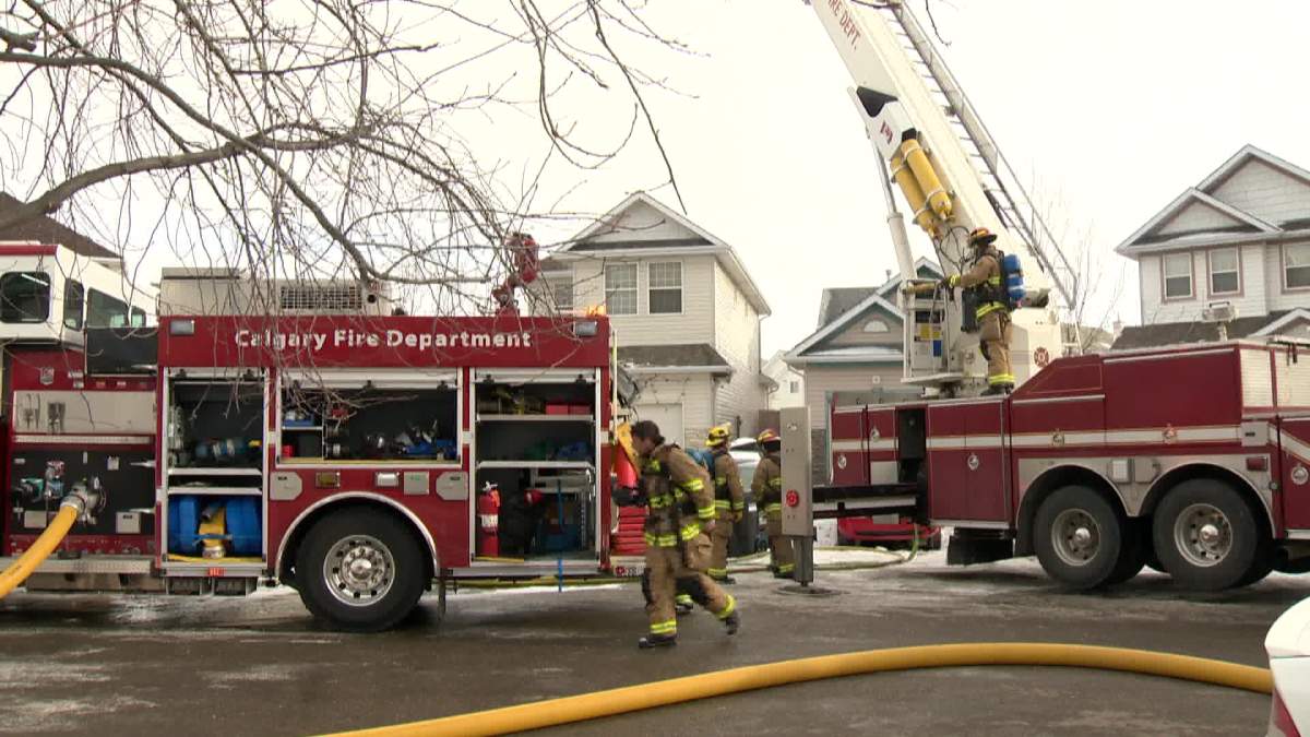 Northeast Calgary home catches fire - Calgary | Globalnews.ca