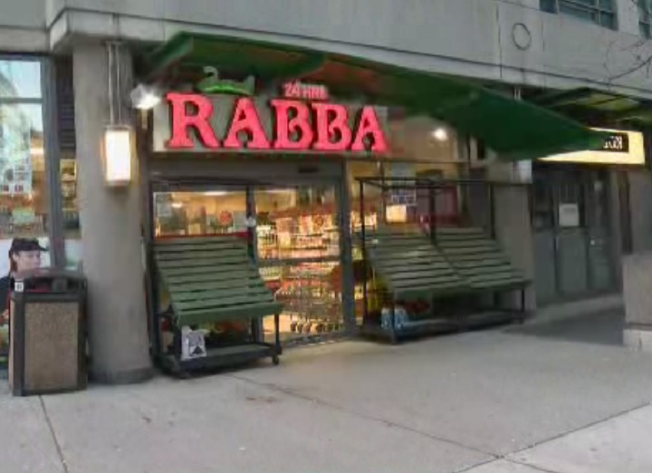 Man falls 10 metres over railing after attempted robbery at downtown ...