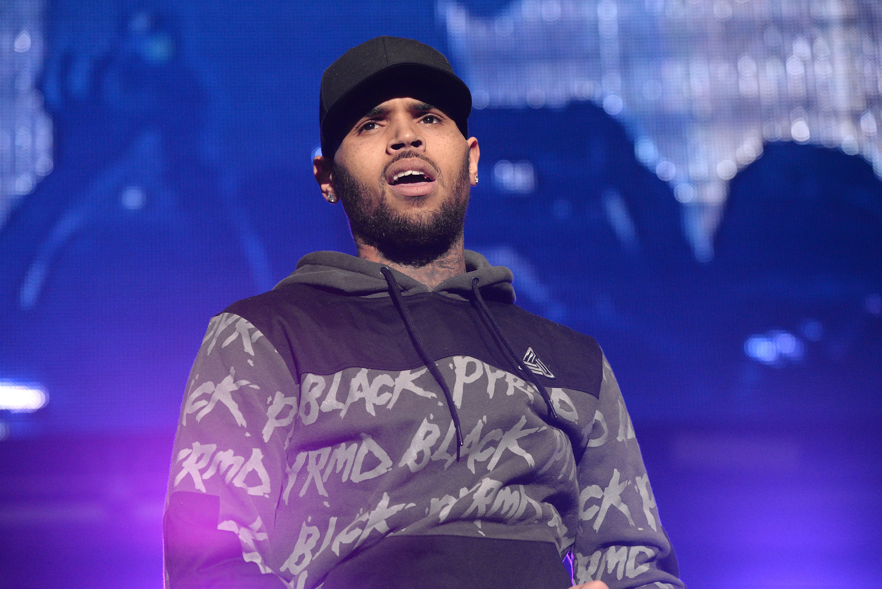 Chris Brown allegedly punches photographer in Tampa nightclub ...
