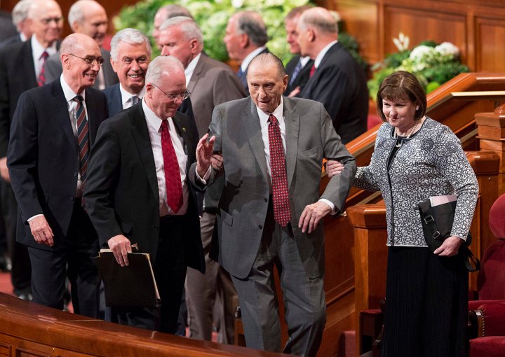Mormon leaders encourage more ceremonial baptisms for dead people ...