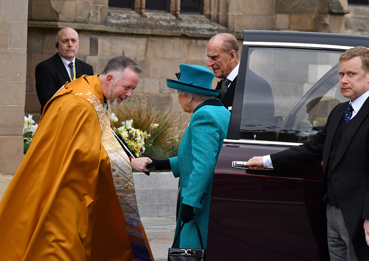 Prince William, Kate join Queen Elizabeth II for Easter service ...