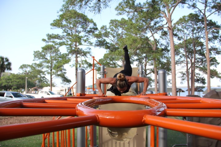 Mom’s playground fitness routine shows how parents can get fit ...