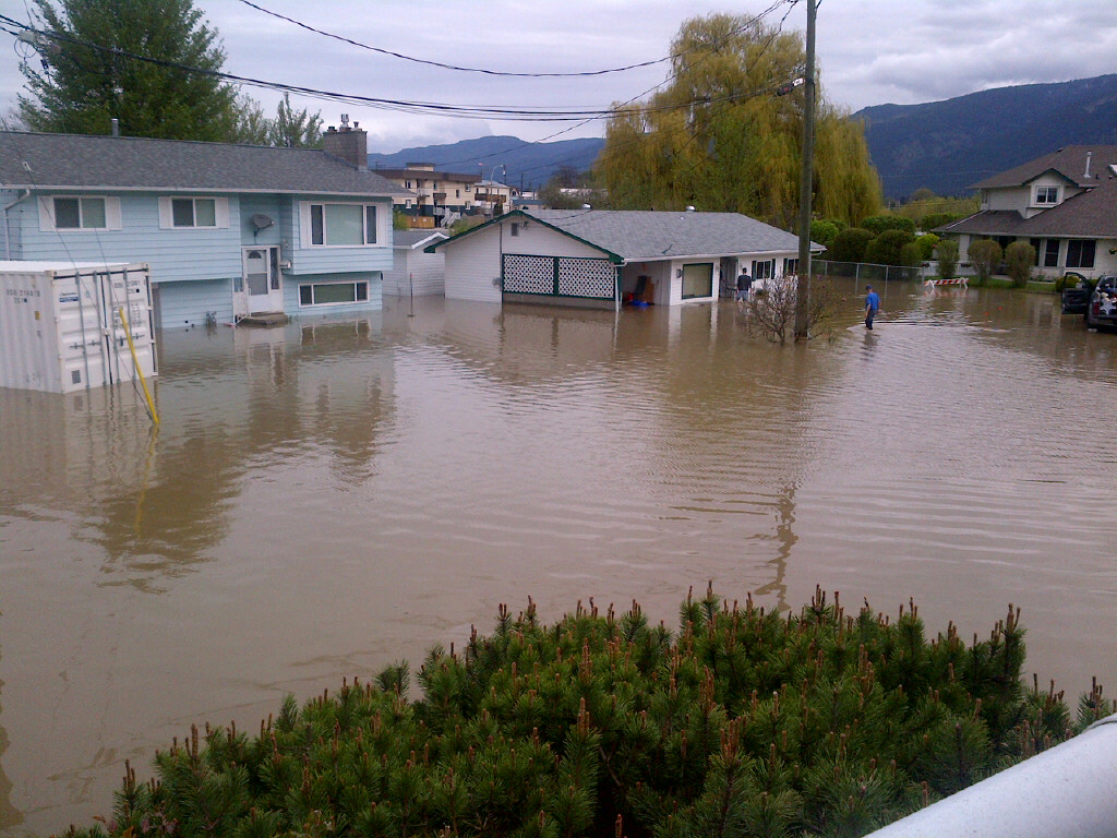 Armstrong cleaning up after ‘pretty devastating’ flood | Globalnews.ca