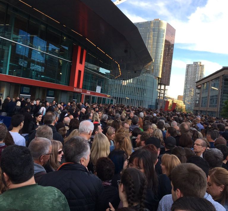 TicketMaster’s new anti-scalping strategy to blame for massive U2 lines ...