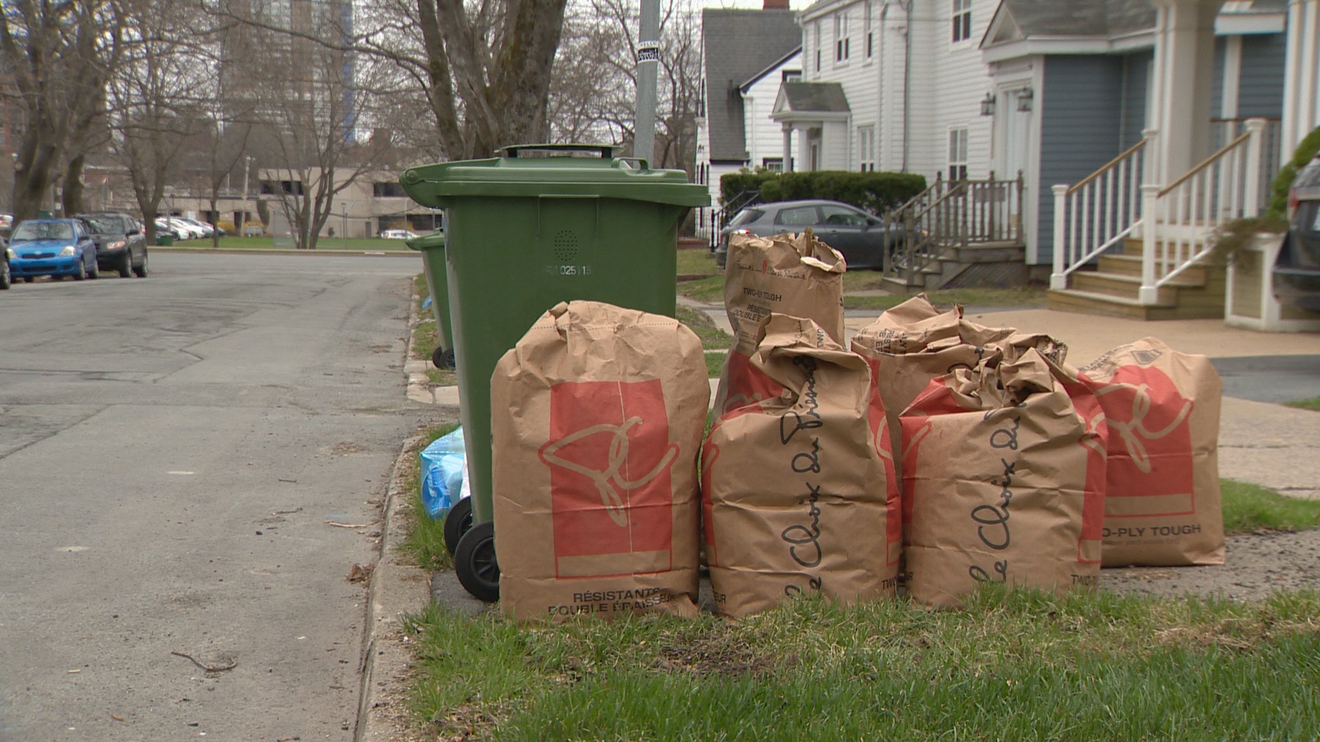 Pricey spring cleanup underway in Nova Scotia - Halifax | Globalnews.ca