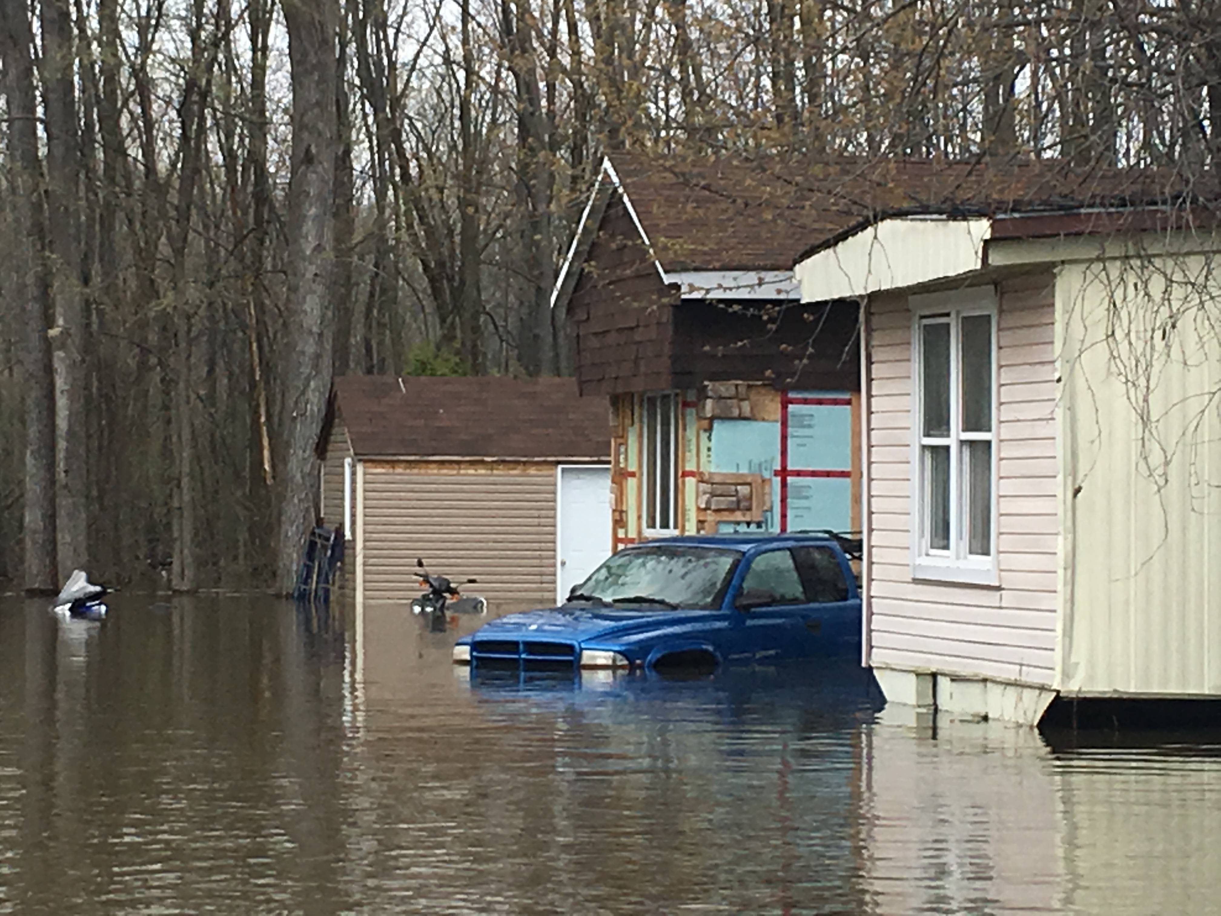 Quebec floods: Île Bizard residents forced out of homes - Montreal ...