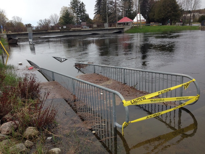 Ontario premier Kathleen Wynne visits areas affected by flooding ...