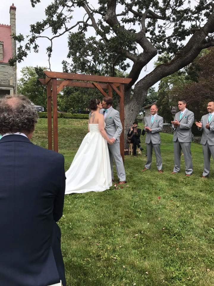 This couple is saving a bundle on wedding costs — thanks to Facebook ...