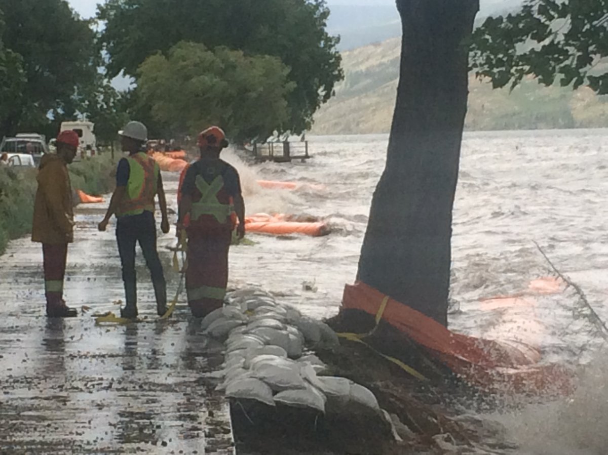 Heavy waves erode Highway 97 in Peachland - BC | Globalnews.ca