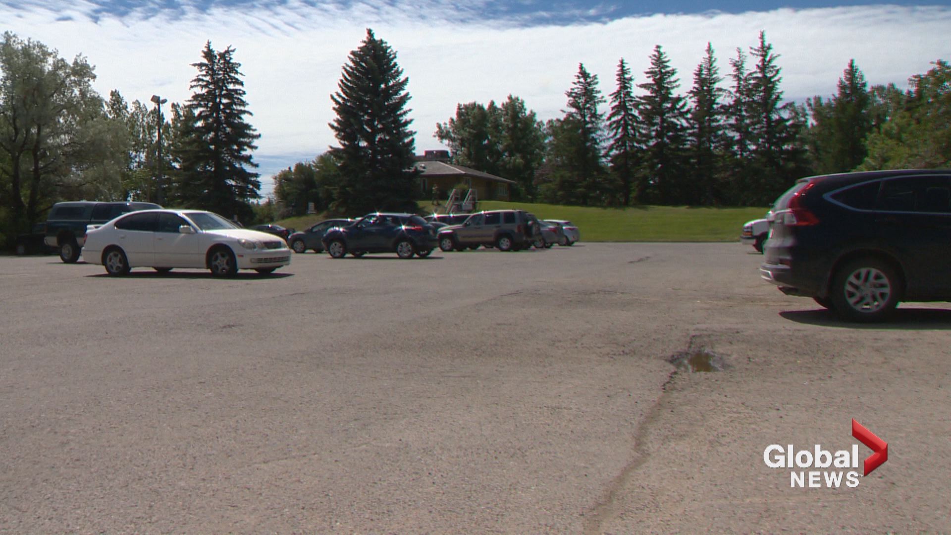 Thieves target parked vehicles at City of Calgary golf course - Calgary ...