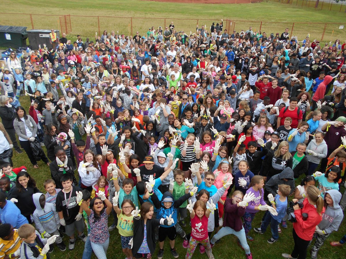 Students help to clean up Southeast Calgary - Calgary | Globalnews.ca